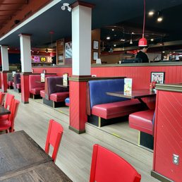 RED ROBIN GOURMET BURGERS AND BREWS - Updated October 2025 - 190 Photos ...