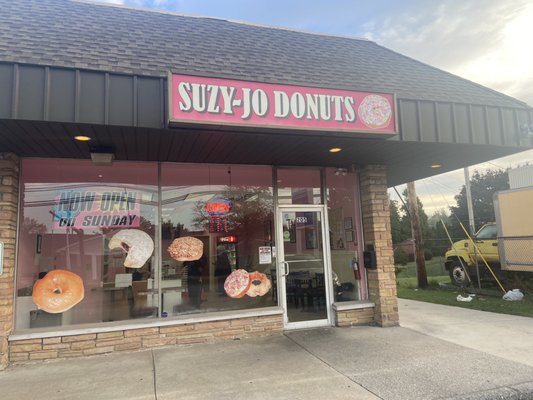 SUZY JO DONUTS - Updated May 2024 - 25 Photos & 33 Reviews - 205 ...