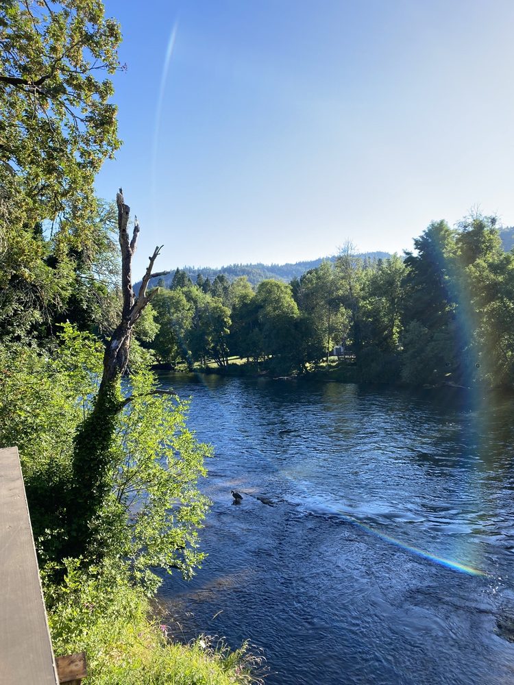 RIVERFRONT LODGING - 71 Photos & 23 Reviews - 21906 Hwy 62, Shady Cove ...