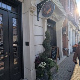 FLYLEAF - Updated July 2025 - 205 Photos & 68 Reviews - 92 Kercheval ...