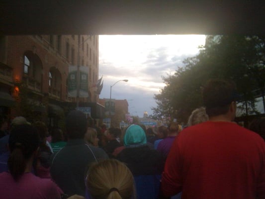 Races & Competitions - IMT DES MOINES MARATHON - 15 Photos - 100 Locust ...