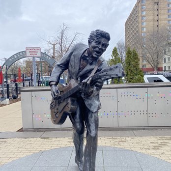 CHUCK BERRY STATUE - Updated March 2024 - 6539 Delmar Blvd, St. Louis ...