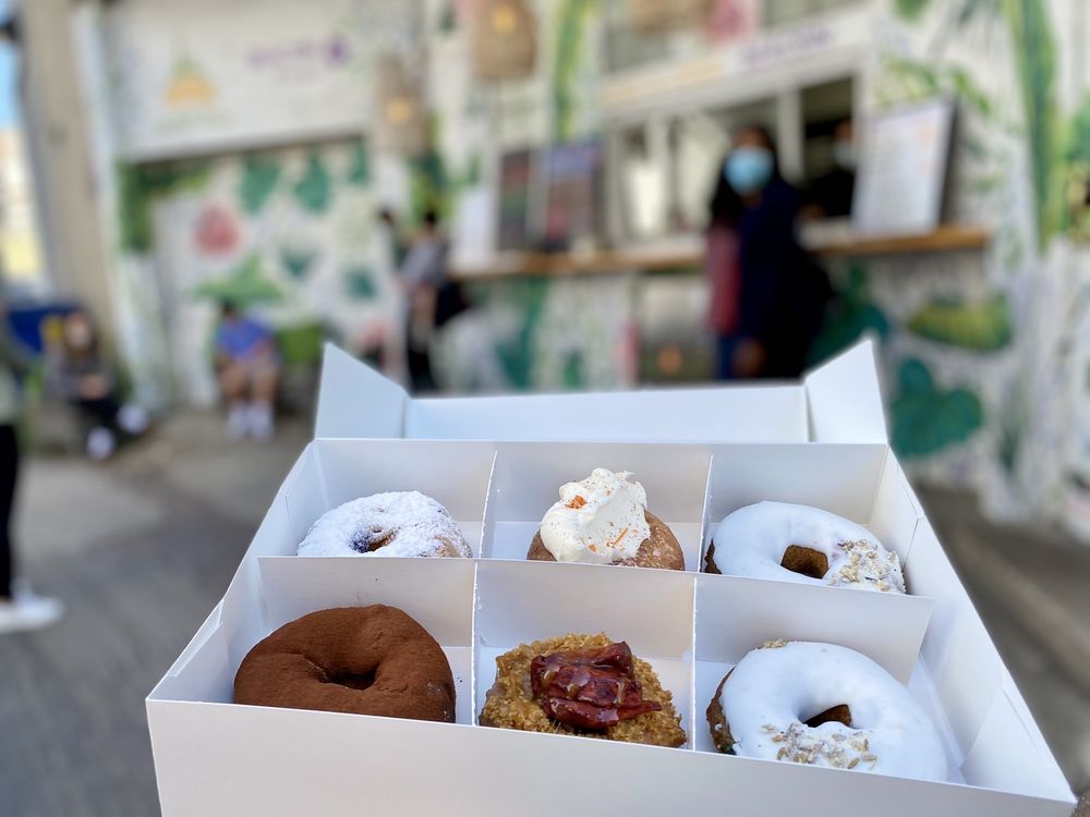 BEACON DOUGHNUTS - 220 Photos & 91 Reviews - Donuts - 810 W Armitage ...