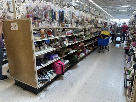 VALLEY THRIFT STORE - Updated January 2026 - 10 Photos & 84 Reviews ...