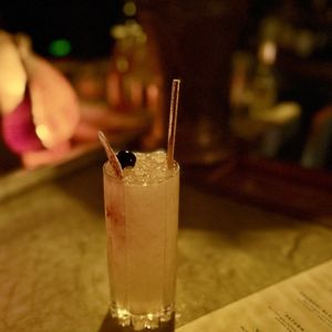 BAR FLORES - Updated July 2025 - 481 Photos & 468 Reviews - 1542 Sunset ...