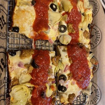 BACKLOT PIZZA + KITCHEN - Updated October 2025 - 176 Photos & 112 ...