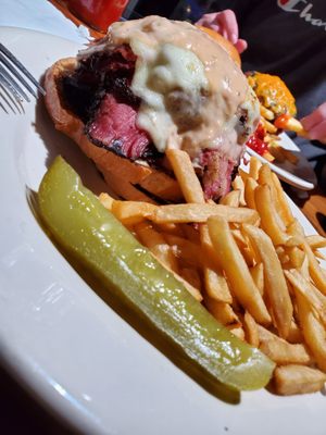 ROXY DELICATESSEN - Updated December 2025 - 109 Photos & 136 Reviews ...