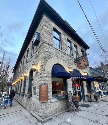 RAVYN & ROBYN - Updated September 2025 - 243 Photos & 245 Reviews - 301 ...