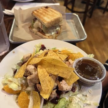 RED OAK PUB AND RESTAURANT - Updated March 2025 - 132 Photos & 196 ...