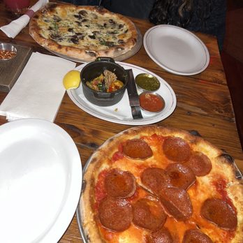 PARLOR PIZZA BAR - RIVER NORTH - Updated July 2024 - 537 Photos & 418 ...