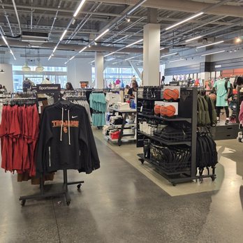 NIKE FACTORY STORE - LONG BEACH - Updated November 2025 - 139 Photos ...