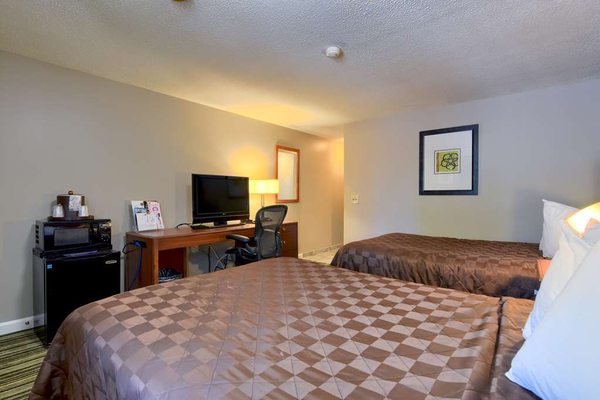 KNIGHTS INN DANVERS - Updated September 2025 - 121 Photos & 69 Reviews ...