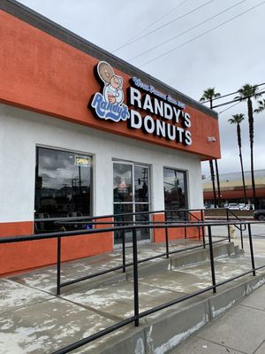 RANDY’S DONUTS - Updated October 2024 - 103 Photos & 44 Reviews - 4805 ...