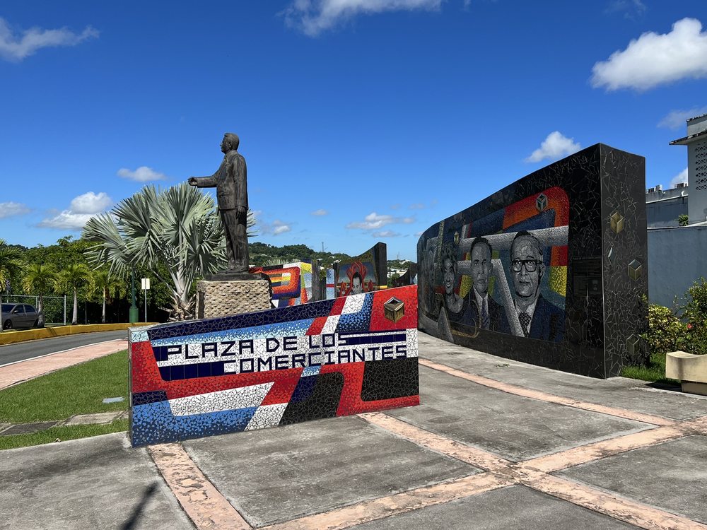 PLAZA DE LOS COMERCIATES - Updated June 2024 - 10 Photos - Cecilio ...