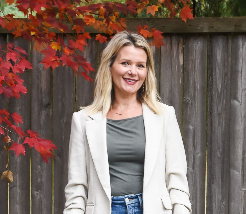 JANIE WELLER - REALTY ONE GROUP BOLD - Updated April 2025 - 20 Photos ...