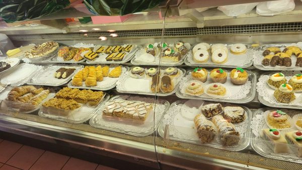 CARMELLAS ITALIAN DELI & PASTRIES - Updated January 2026 - 30 Photos ...