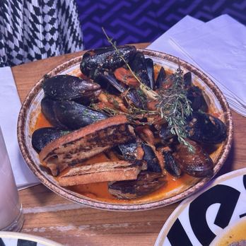 BLEND WILLIAMSBURG - Updated March 2025 - 527 Photos & 214 Reviews ...