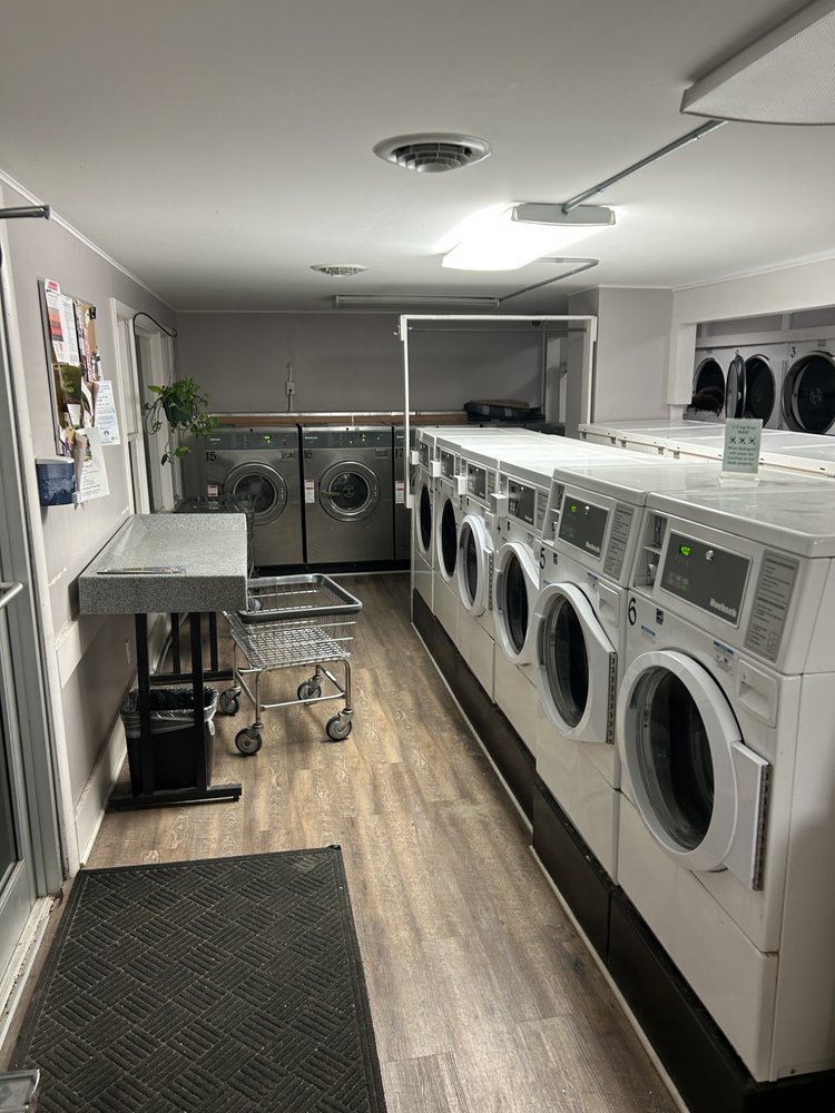 MOUNTAINS OF LAUNDRY - Updated April 2025 - 107 Hudson Ave, Chatham ...