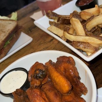 THE BELMONT - Updated February 2025 - 438 Photos & 781 Reviews - 747 N ...