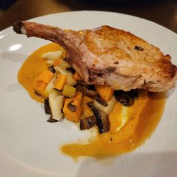 CENTER SQUARE TAVERN - Updated July 2025 - 126 Photos & 137 Reviews ...