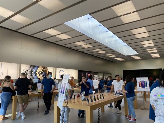 APPLE VICTORIA GARDENS - 258 Photos & 1003 Reviews - 12461 S Main St ...