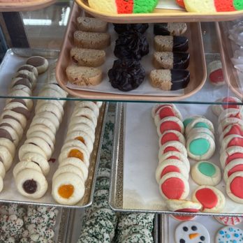 POLLY ANN BAKERY - Updated May 2024 - 130 Photos & 148 Reviews - 1440 W ...