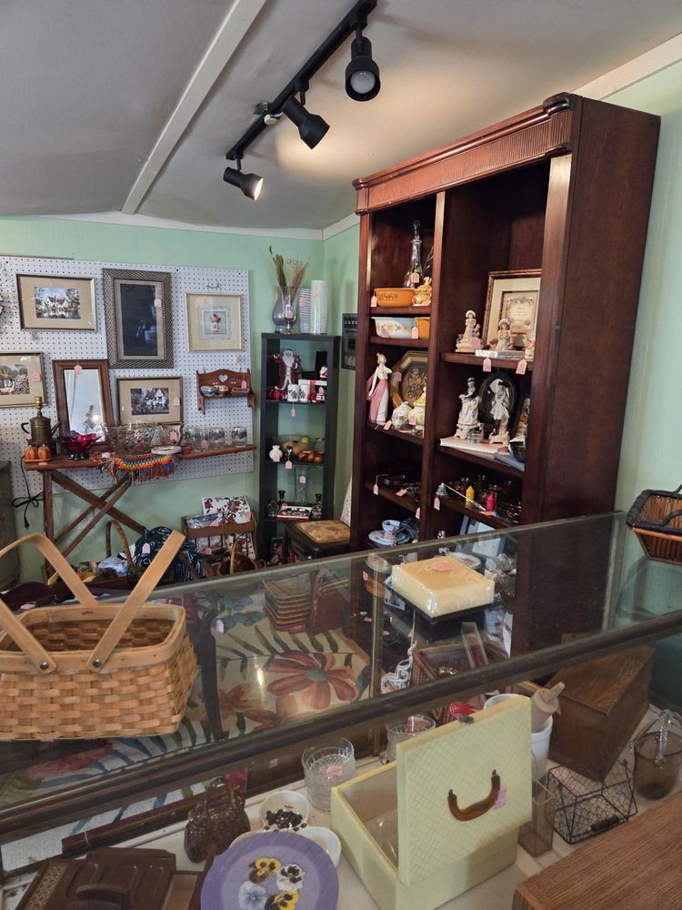 COUNTRY STORE ANTIQUES AND MORE - Updated May 2026 - 16 Photos - 4923 ...
