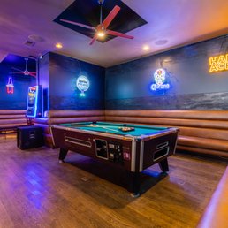 PIZZA BEER & JUKEBOX - Updated December 2025 - 251 Photos & 237 Reviews ...