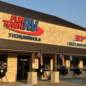 BLUE COMPASS RV - TYLER - Updated December 2025 - 17 Photos & 21 ...