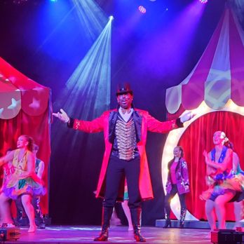 CHRISTMAS IN THE DELLS DINNER SHOW - Updated November 2024 - 26 Photos ...
