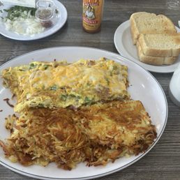 ROUNDABOUT GRILL - Updated December 2025 - 145 Photos & 198 Reviews ...