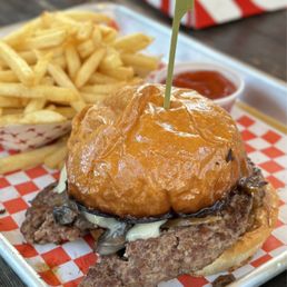 HELLA GOOD BURGER - Updated December 2025 - 275 Photos & 314 Reviews ...