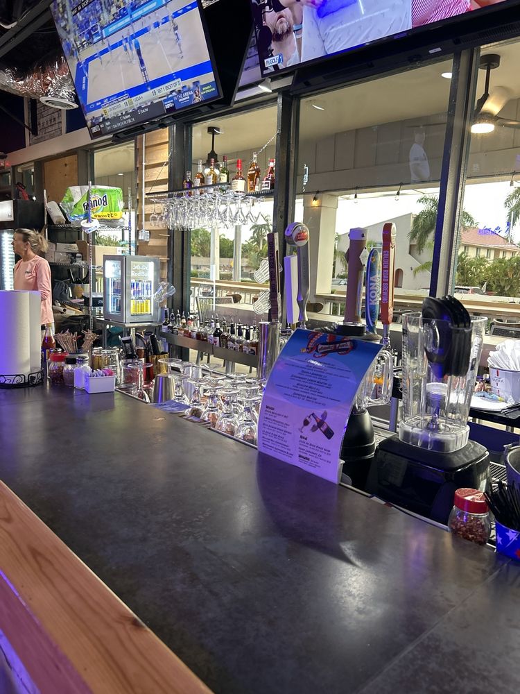 LENNY’Z PIZZA & ISLAND BAR - Updated August 2024 - 6645 Midnight Pass ...