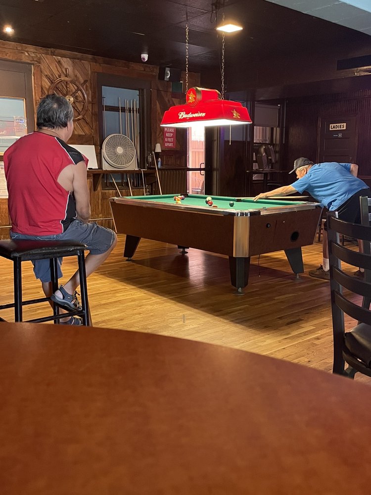 SCHOONER TAVERN - 14 Photos & 17 Reviews - 2901 27th Ave S, Minneapolis ...