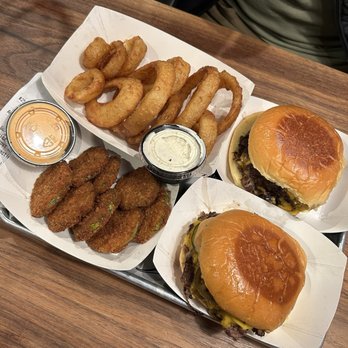 GOTHAM BURGER SOCIAL CLUB - Updated 2024 - 189 Photos & 82 Reviews ...