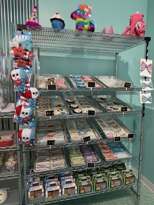 SALTY PAWS - Updated 05/2025 - 59 Photos & 17 Reviews - 121 N Jefferson ...