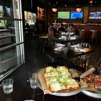 ELLA’S ITALIAN PUB - ELMHURST - Updated December 2025 - 181 Photos & 98 ...