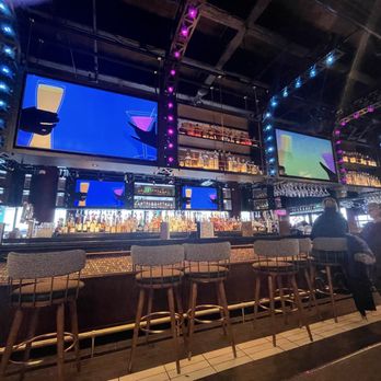 PUTTSHACK - EDINA - Updated April 2025 - 558 Photos & 49 Reviews - 330 ...