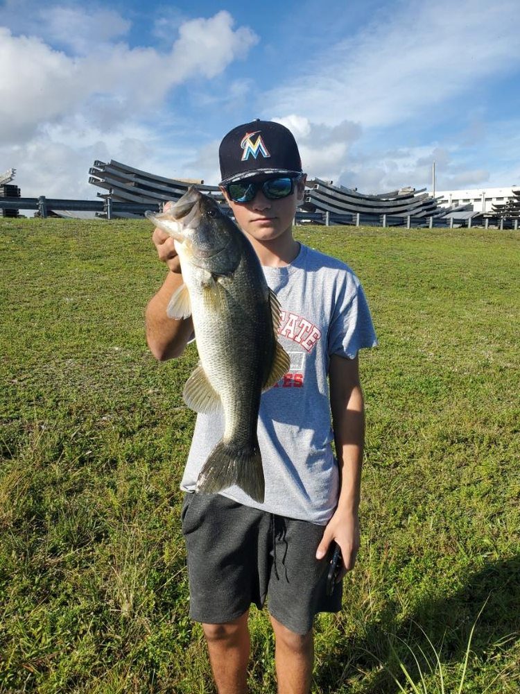 HOOKED & LOADED - Updated January 2025 - 13 Photos - Homestead, Florida ...