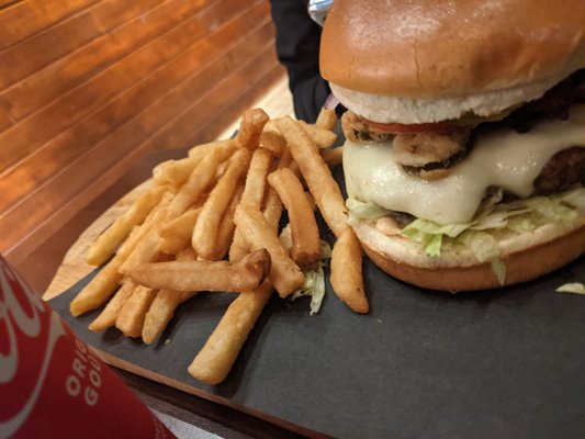 SHOWTIME BISTRO - Updated October 2025 - 130 Photos & 88 Reviews - 2761 ...