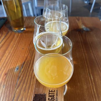 SIDE GATE BREWERY & BEER GARDEN - Updated January 2025 - 163 Photos ...
