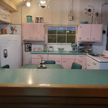 MEMORY DEN ANTIQUE MALL - Updated November 2024 - 184 Photos & 37 ...