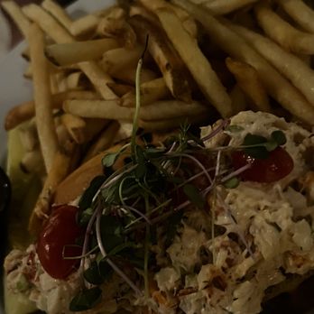 THE KETCH - Updated October 2025 - 56 Photos & 17 Reviews - 62 Montauk ...