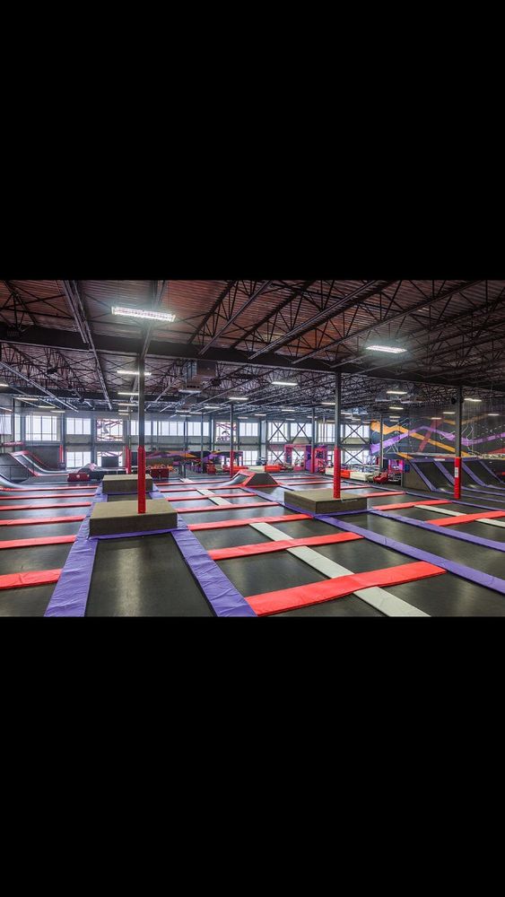 ISAUTE - Updated May 2025 - 10 Photos - 8700 Boulevard du Golf, Anjou ...