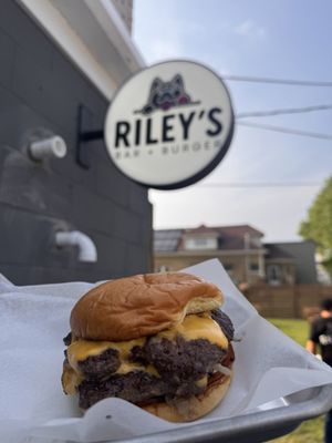 RILEY’S BAR + BURGER - Updated September 2025 - 33 Photos & 23 Reviews ...