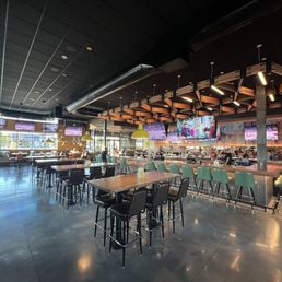 30HOP - Updated June 2025 - 88 Photos & 18 Reviews - 8715 Shawnee ...