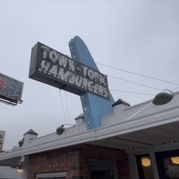 TOWN TOPIC - Updated July 2025 - 402 Photos & 487 Reviews - 2021 ...