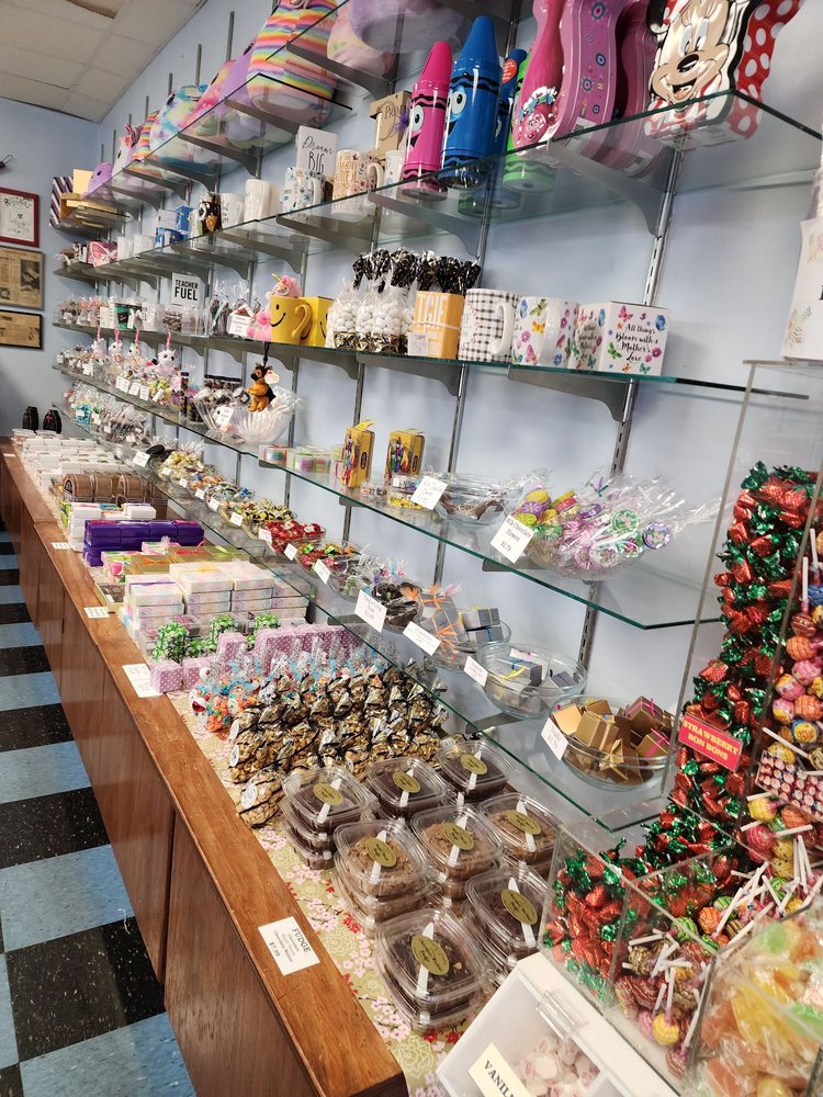 REGINA’S CANDY SHOP - Updated January 2026 - 1905 Robert St S, Saint ...