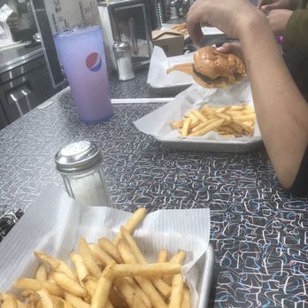 COMET BURGERS - Updated July 2025 - 134 Photos & 209 Reviews - 207 S ...