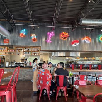 WHITE CRANE RETRO THAI & SUSHI - Updated March 2025 - 341 Photos & 116 ...